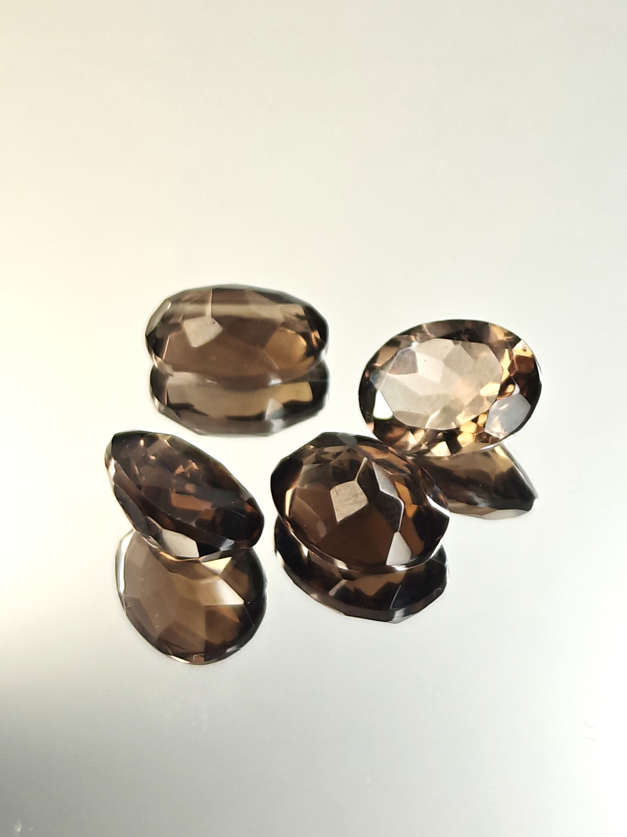 Savukvartsi erä ( 16-15 x 12-11 x 7 mm ) ovaali – Jalokivitukku.com