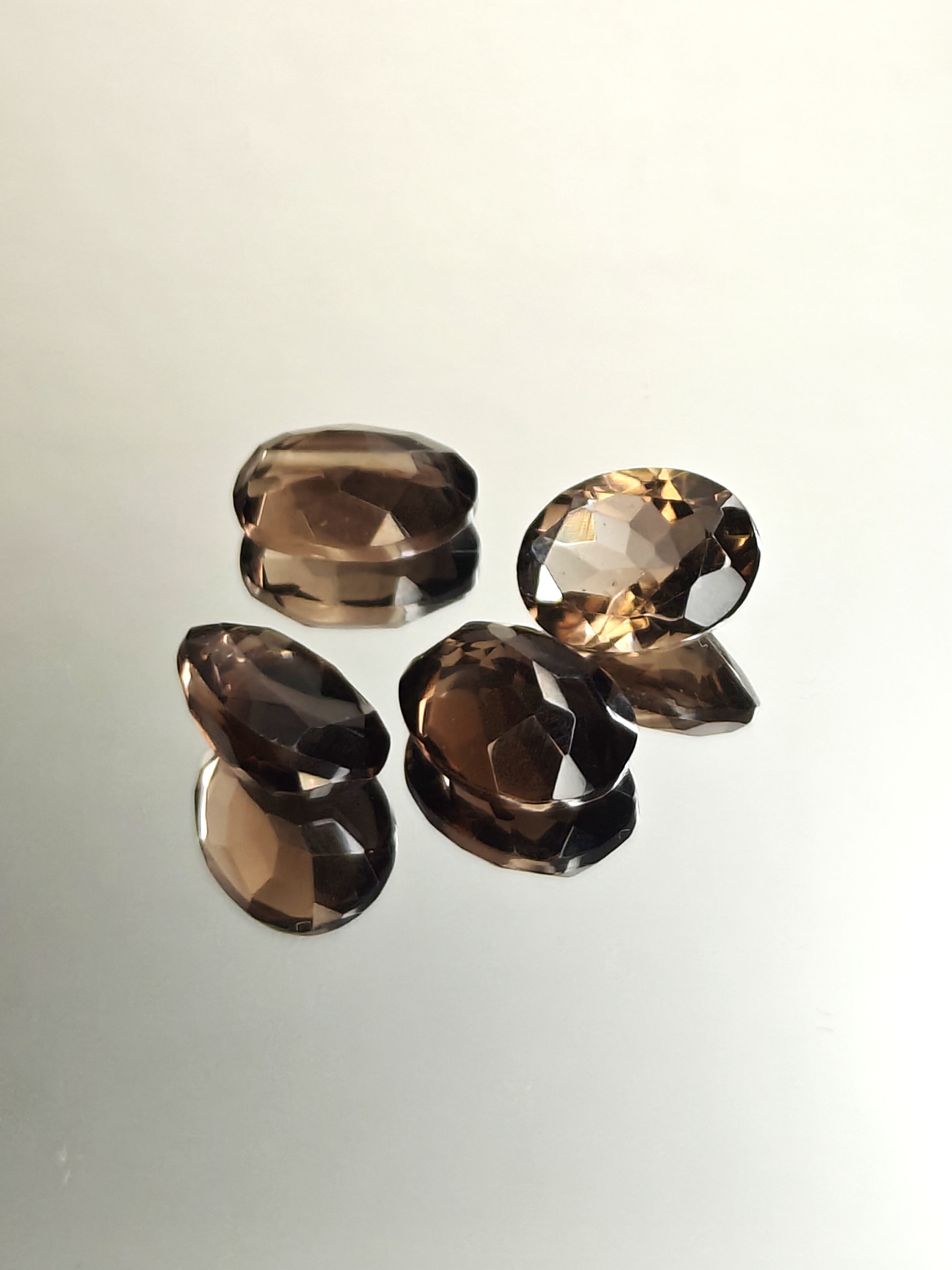 Savukvartsi erä ( 16-15 x 12-11 x 7 mm ) ovaali – Jalokivitukku.com