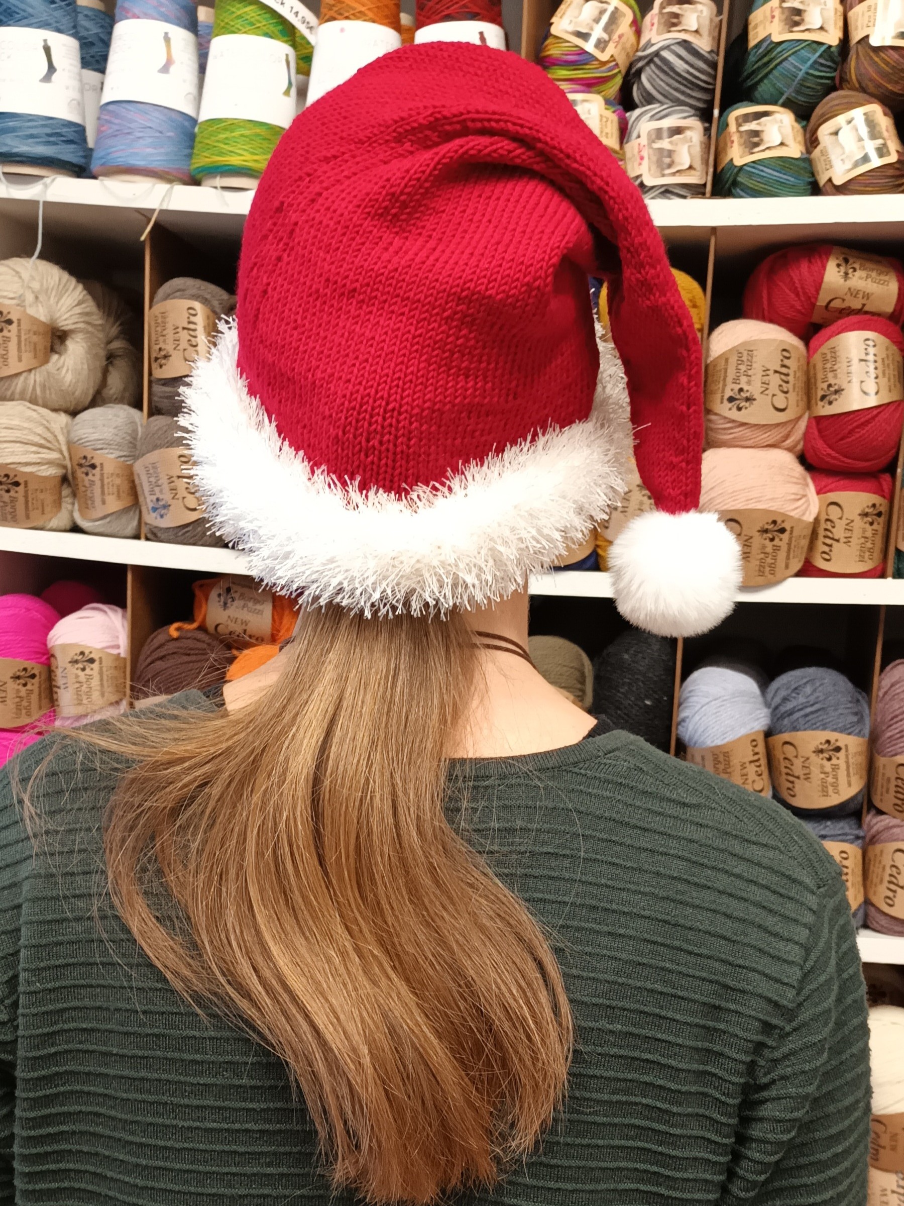 Neulottu tonttulakki 2-lankapaketti ja ohje – Lanka- ja käsityöliike ...