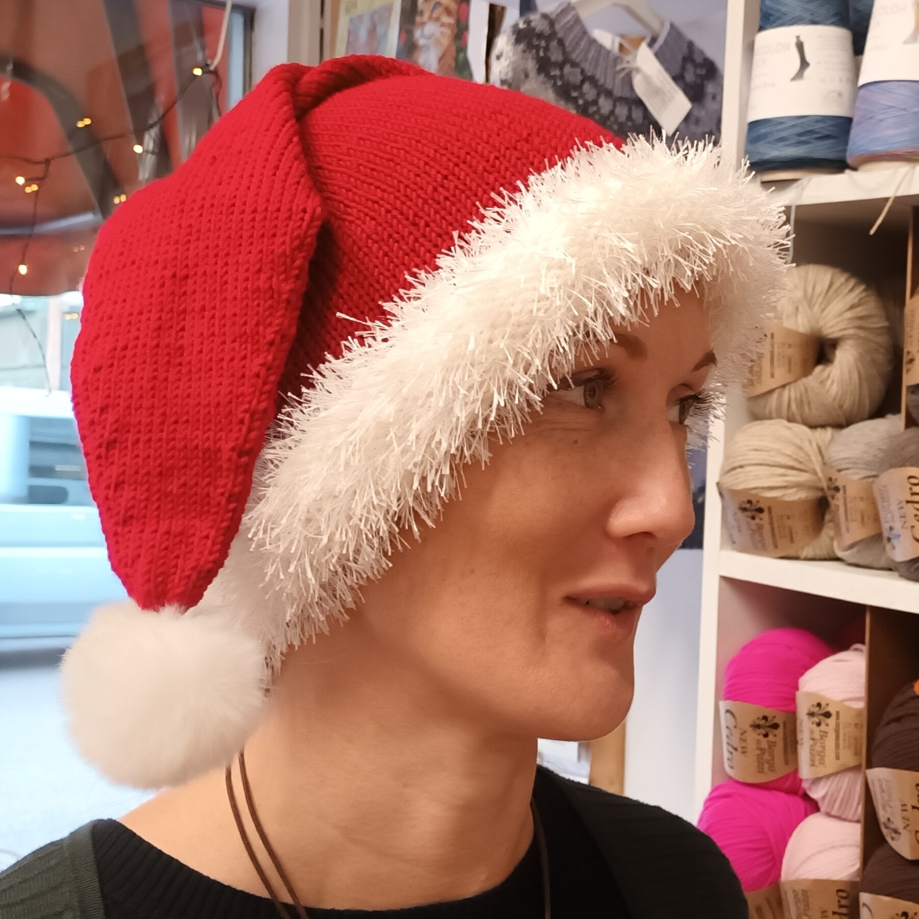 Neulottu tonttulakki 2-lankapaketti ja ohje – Lanka- ja käsityöliike ...