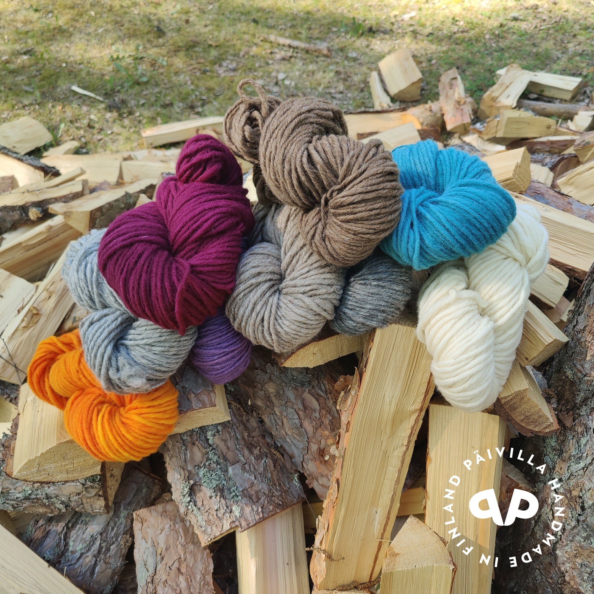 Päivillanka Muhku (100g/80m) Kotimainen, pehmeä ja paksu hahtuvalanka ...