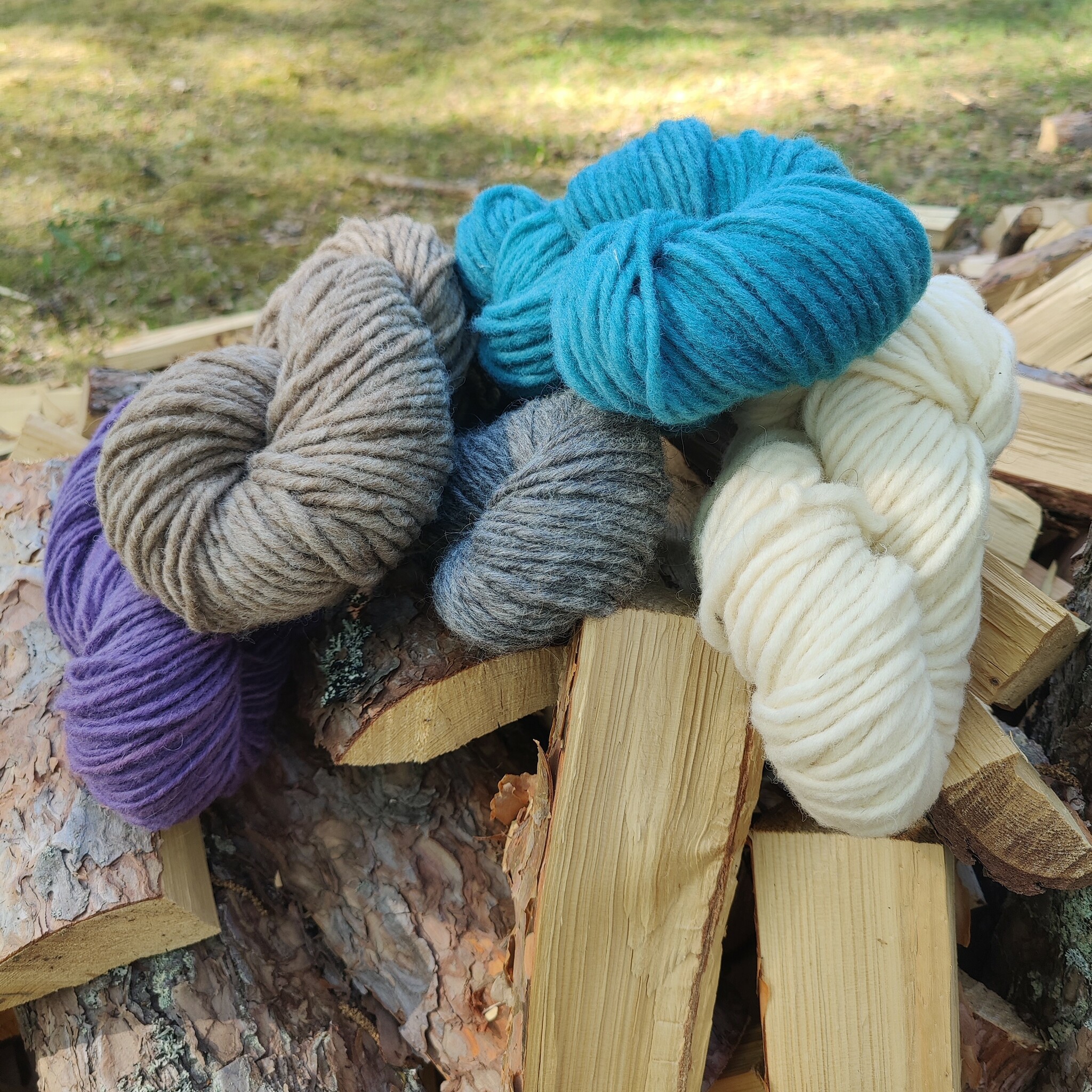 Päivillanka Muhku (100g/80m) Kotimainen, pehmeä ja paksu hahtuvalanka ...