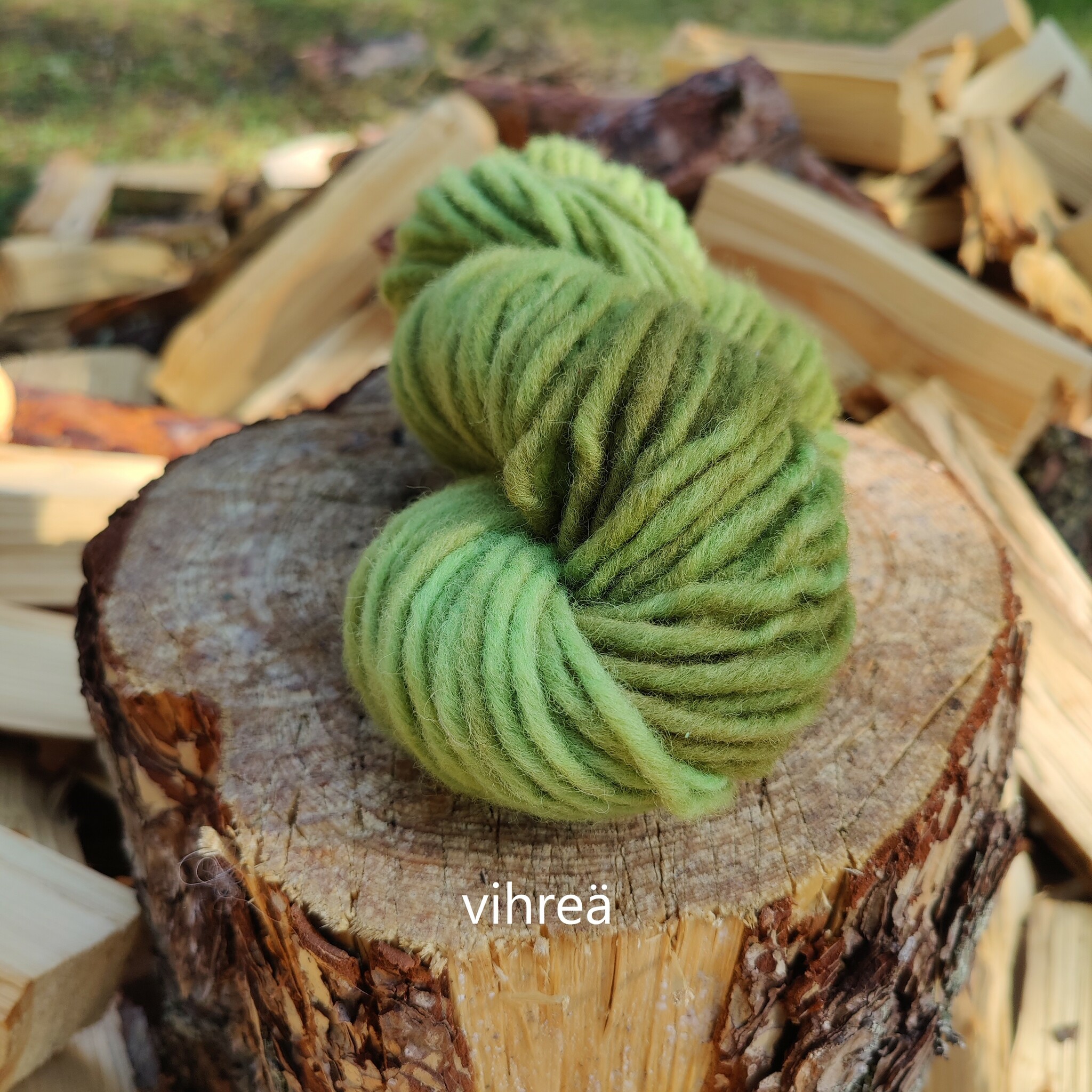 Päivillanka Muhku (100g/80m) Kotimainen, pehmeä ja paksu hahtuvalanka ...