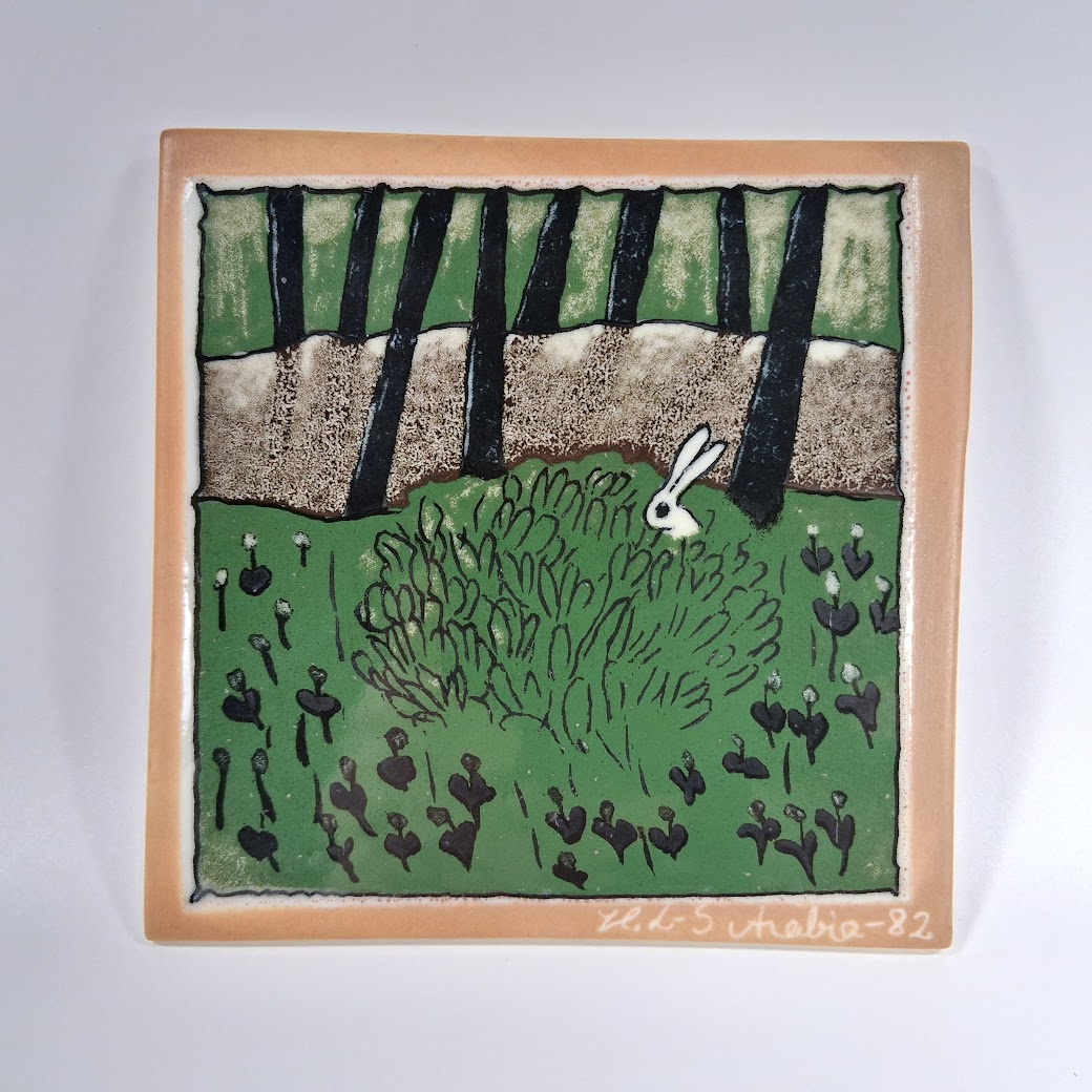 Wall plate, Rabbit in a bush, Arabia, Heljä Liukko-Sundström -82 – VIGEA
