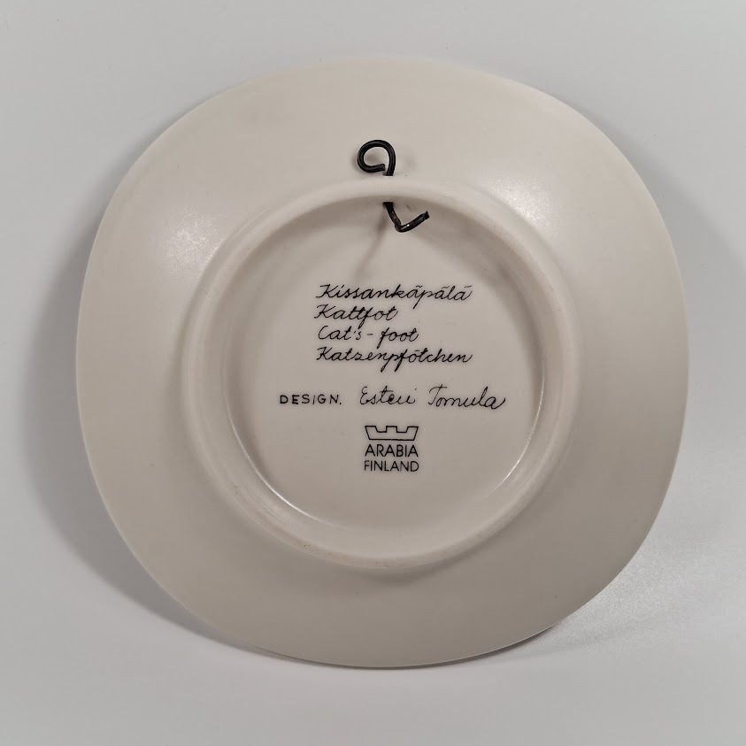 Wall plate, Cat's-foot, Arabia, design Esteri Tomula – VIGEA