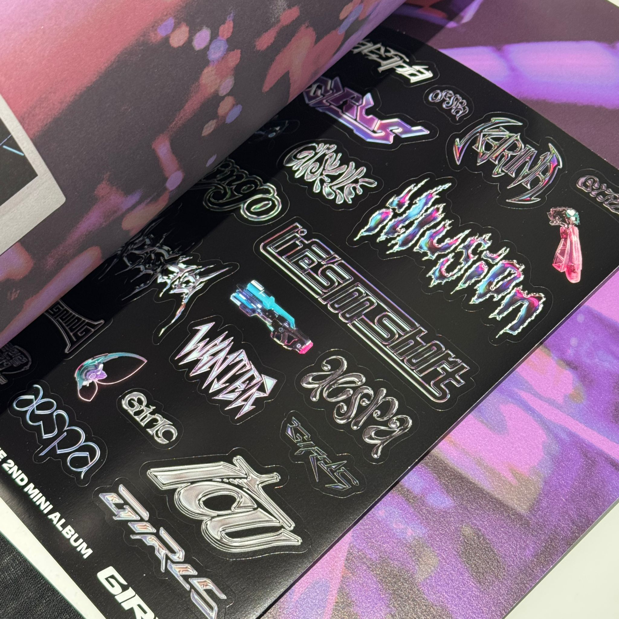 [KÄYTETTY] AESPA - GIRLS (2ND MINI ALBUM) REAL WORLD VER. – ONNIGOM