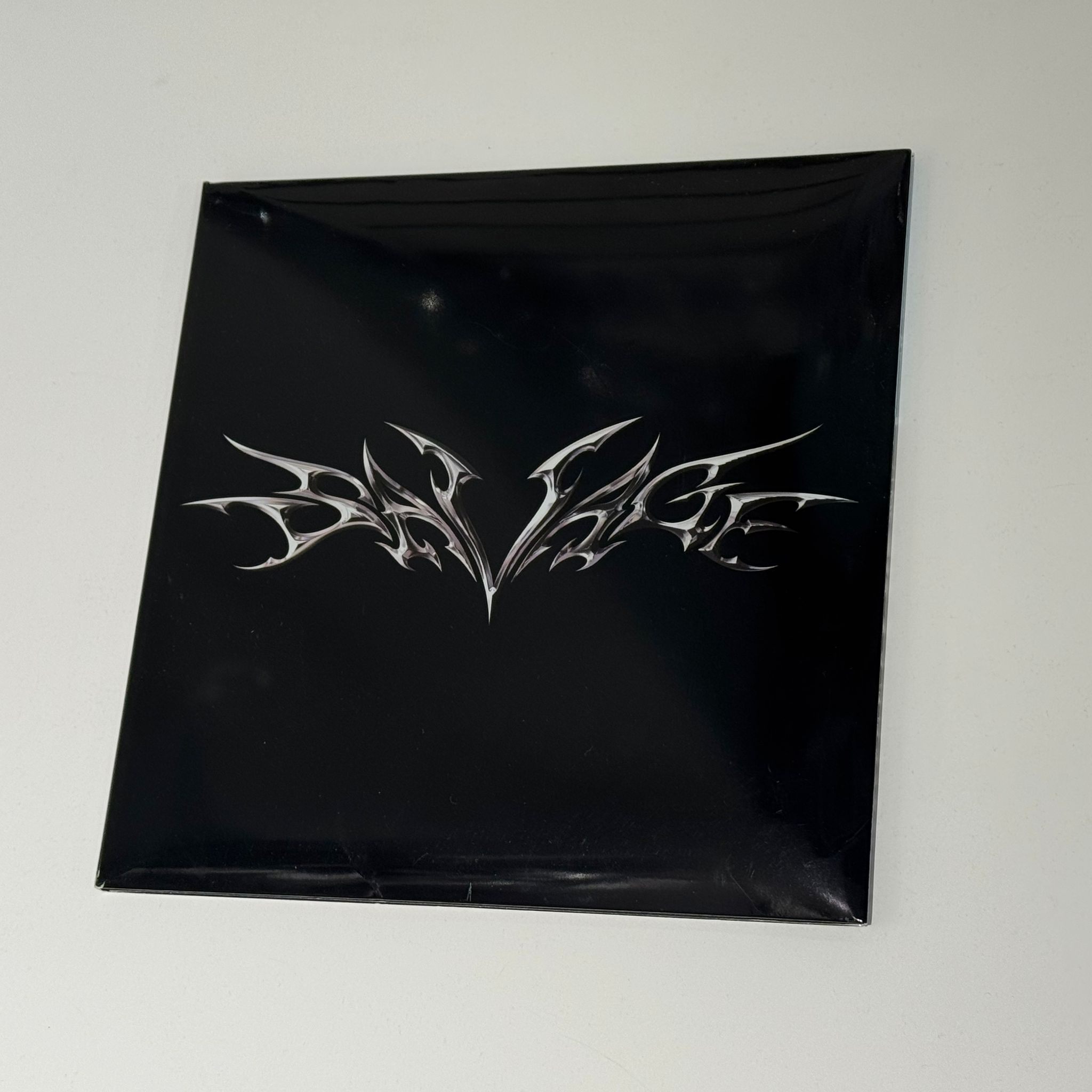 [KÄYTETTY] AESPA - SAVAGE (1ST MINI ALBUM) SYNK DIVE VER. – ONNIGOM